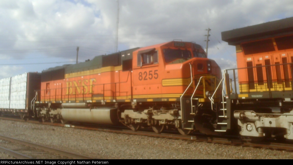 BNSF 8255